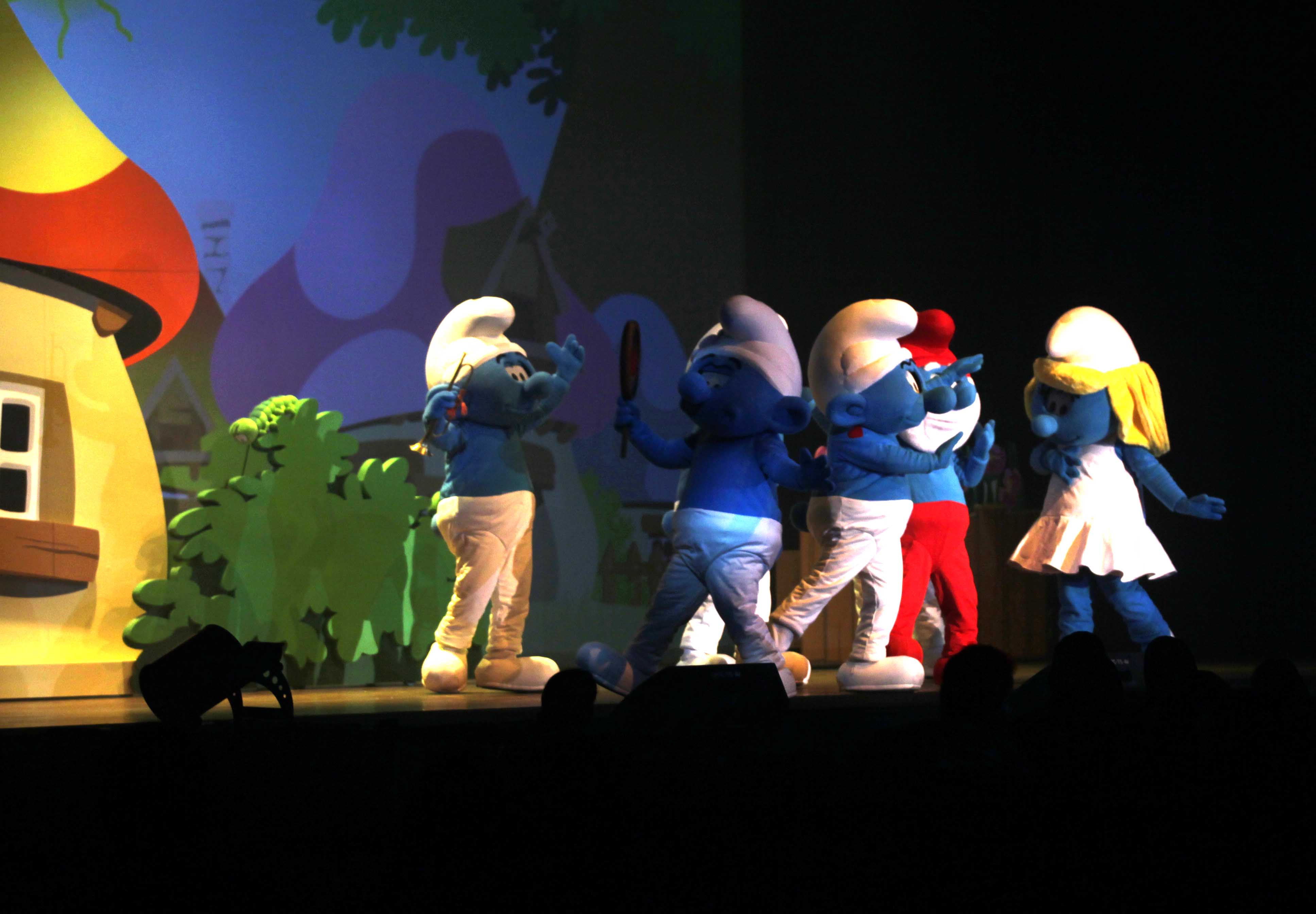DSF visitors have a smurftastic time with The Smurfs Live on Stage ...